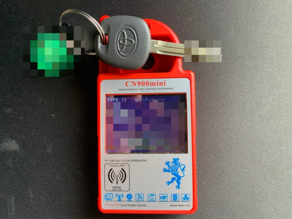 トヨタ・200系3型ハイエース メインキーの紛失からのメインキー作成 | 福岡で車の合鍵スペアキー作成・カギ紛失解錠の出張鍵屋はKEYPRO